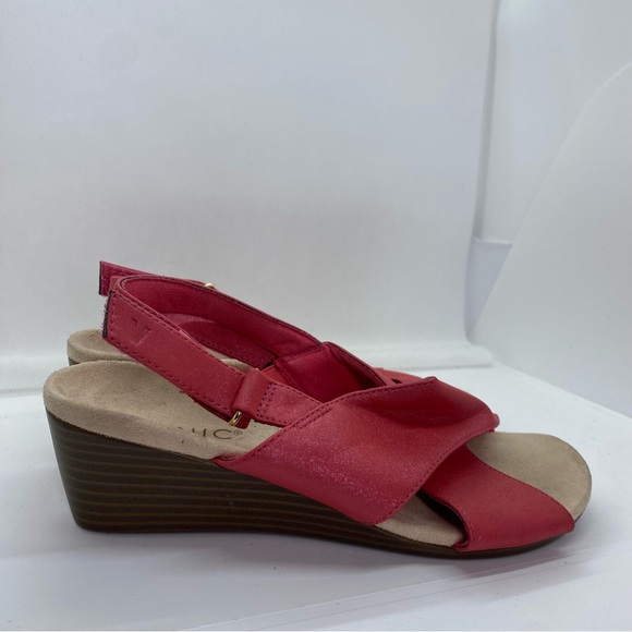 Vionic | Shoes | Vionic Mckenna Red Shimmer Crossover Leather Sandals ...
